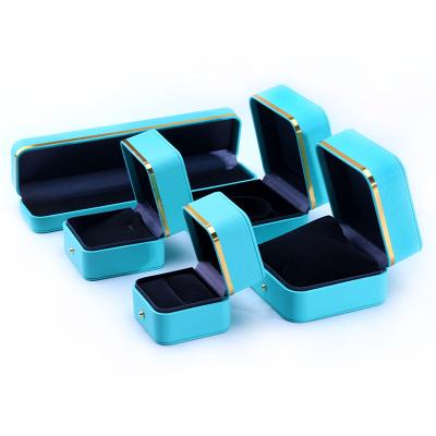 China Custom Rectangle PU Leather Jewelry Packaging Box for Bracelet Necklace Watch and Ring 200x150x30mm for sale