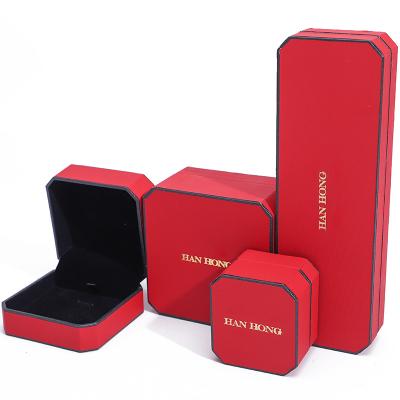 China Customizable Red Velvet Rectangle Jewelry Box for Rings Necklaces Bracelets 20x15x5cm for sale