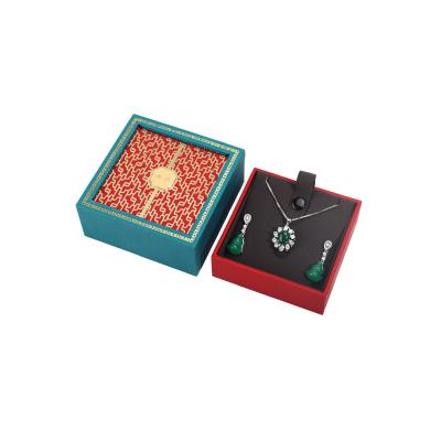 China Custom Green Wooden Jewelry Box with Velvet Interior - Ancient Drawer Design for Necklace and Bracelet Packaging for sale