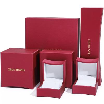 China Custom Arc-Shaped PU Leather Jewelry Storage Organizer Luxury Box with Logo 300000pcs Supply for sale