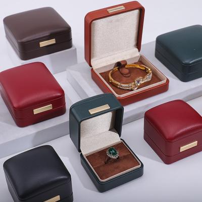 China Customizable Soft Touch Faux Leather Jewelry Box Set for Rings Bracelets 300000pcs Monthly for sale