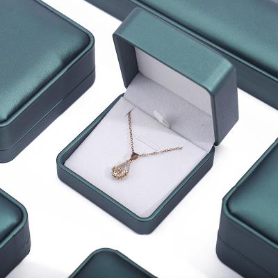 China Custom Dark Green Faux Leather Jewelry Storage Case 300000 Pieces Monthly Supply OEM for sale