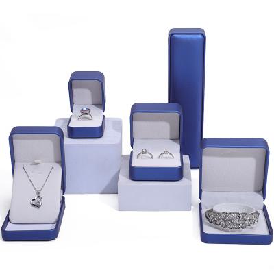 China Custom PU Leather Jewelry Box Set Glossy Convex Roof 300000pcs Monthly Supply for sale