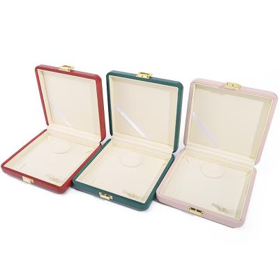 China Customizable PU Leather Jewelry Travel Case with Clasps 300 Pcs MOQ for sale
