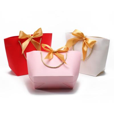 China Custom Cardboard Tote Bags with Bowknot Ornament - 300,000 Monthly Capacity, 20-Day Production for sale