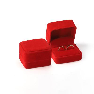 China Custom Velvet Double Ring Box for Jewelry Engagement Packaging with Logo 500pcs MOQ for sale