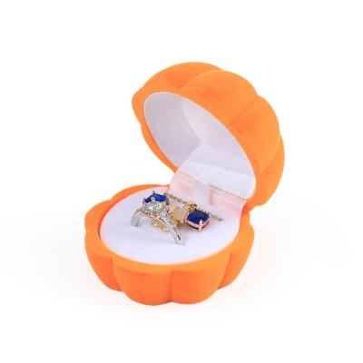 China Custom Velvet Ring Box Jewelry Packaging with Magnetic Closure 10x8x3 cm for sale