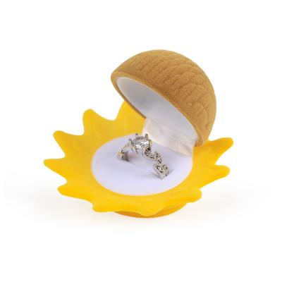 China Velvet Jewelry Box with Multiple Compartments for Rings and Necklaces 30x20x10 cm for sale