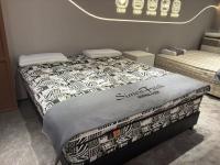 China Premium Hand Tufted Pocket Spring Mattress  Mini Coil Support Luxury Cushioning for sale