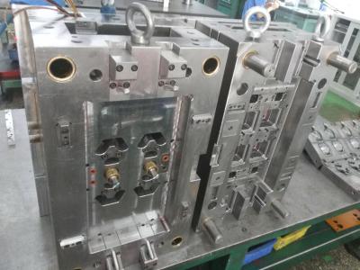 China Hasco Standard Precise Plastic Injection Mold Four Cavities 200 Ton for sale