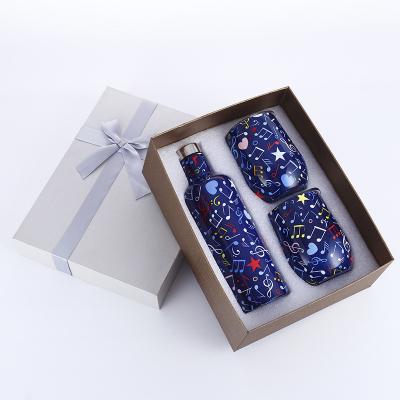 China Leakproof 750ml Stainless Steel Wine Bottle Set With Gift Box for sale