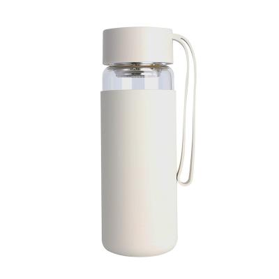China Borosilicate Glass Drink Water Bottles With Protection Sleeve Portable for sale