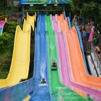 China 5-10 Meters Thrilling Custom Fiberglass Water Park Slide With 8-10mm Flange for sale