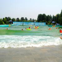 China Dynamic Concrete Water Park Wave Pool With Customizable  Height Frequency for sale