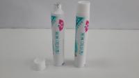 China 20g Offset Printed Laminated Pharmaceutical Tube Packaging With Pedestal Standup Cap for sale