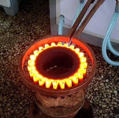 China 200KW Induction Heat Treatment Machine for Sprocket Gear Annealing Quenching 10-20KHz for sale