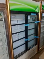China 2/3 Sliding Door Beverage Commercial Display Cabinets Green Series Air Cooled for sale