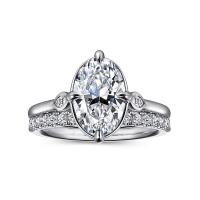 China Classic Style Lab Grown Diamond Wedding Band VVS Clarity HPHT Oval Cut Ring for sale