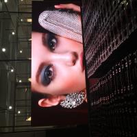 China High quality LED Display P2.5 indoor TV sdudio SMD full color wall vedios module 320x160mm aluminum cabinet 480x480mm for sale