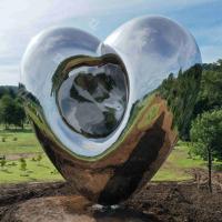 China Mirror Polished Stainless Steel Love Me Sculpture 10m Outdoor Heart Art for sale