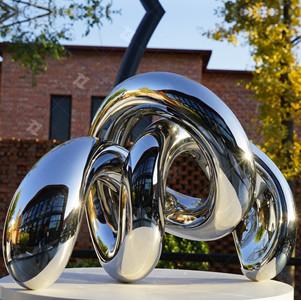 China Mirror Polished Stainless Steel 316L Knot Sculpture Custom Size Architectural Carving for sale
