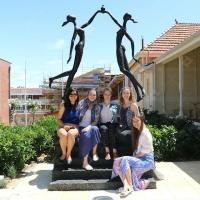China Custom Silicon Bronze Cast Sculpture Girls on Sofa H11ft for University Campus for sale