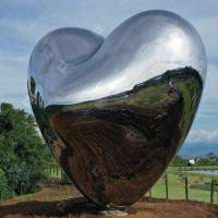 China Customized Mirror Polished Stainless Steel Love Me Sculpture 10m Height 316L for sale
