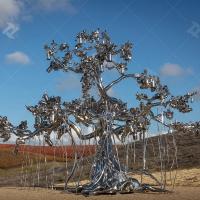 China Mirror Polished Stainless Steel People Tree Sculpture 7.63m High 316L for sale