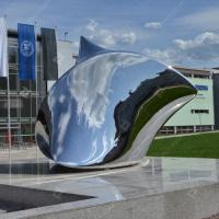 China Mirror Polished Stainless Steel 316L Sculpture A Pulsing Heart 4m High for sale