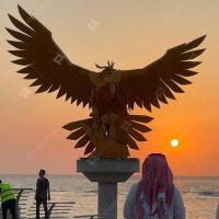 China 9m High Falcon Sculpture Customized Golden Large Brass Eagle Sculpture Statue for sale