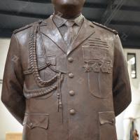 China Life Size Cast Bronze Figure Sculpture Patina Finish Custom Monument Statue 1.8m for sale