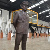 China Life Size Cast Bronze Figure Sculpture Patina Finish Custom Monument Statue 1.8m for sale
