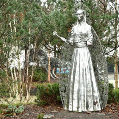 China Custom Stainless Steel Statue Medium Size Metal Outdoor Witch Statue for sale