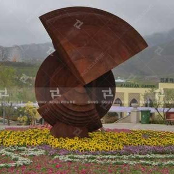China Custom Corten Steel Garden Sculpture 5 Meters High Rust Finish Art for sale