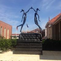China Contemporary Bronze Sculpture Outdoor Decoration H3.5m Black Patina for Girls School for sale