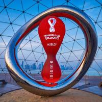 China Mirror Polished 316L Stainless Steel Mobius Sculpture 6m Height for Stadium for sale