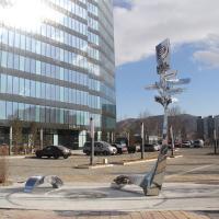China Stainless Steel Forged Road Sign Sculpture 6m Height 316L Material for Landmark Positioning for sale