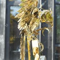 China 316L Stainless Steel Falcon Sculpture 1m Gold Plating Hand Forged Art Decor for sale