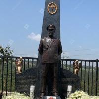 China Customized Bronze Monuments And Sculptures Life Size Figure Statue Sculpture for sale