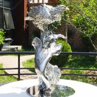 China Modern Animal Metal Sculptures , Casting Metal Falcon Statue for sale