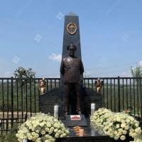 China Life Size Antique Bronze Sculpture Outdoor Silicon Bronze Memorial Statue H5.9ft for sale