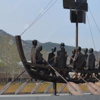 China Customized Large Casted Bronze Boat Statue For Outdoor Decoration for sale