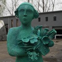China Life Size Customized Casted Bronze Figure Statue For Outdoor Decoration for sale