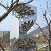 China Custom Stainless Steel 316L Garden Sculpture 4m High Mirror Polished Hand Forged for sale