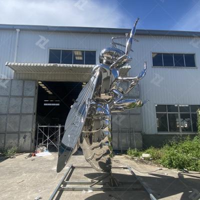 China Mirror Polished Stainless Steel Bee Sculpture 4.8m Outdoor Decoration for sale