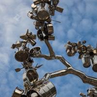 China H7.6m Stainless Steel 316L People Tree Sculpture Mirror Polished Contemporary Art for sale
