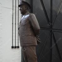 China Bronze Sculpture Lifesize Army General with Patinated for sale