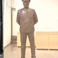 China Bronze Sculpture Lifesize Army General with Patinated for sale
