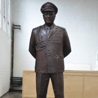 China Casting 1.8m Bronze Military Statue Patina Finish for sale