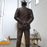 China Casting 1.8m Bronze Military Statue Patina Finish for sale